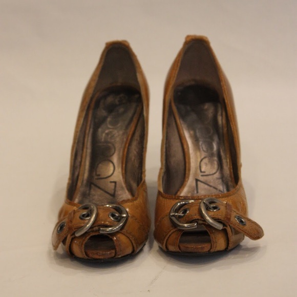 Shoes | Boutique Tangold Heels With Open Toe And Buckle | Poshmark
